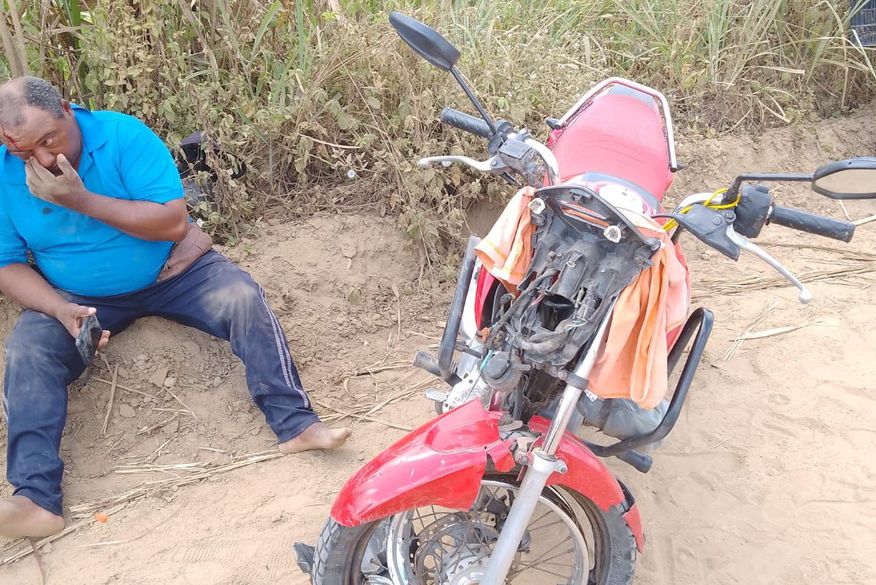 ACIDENTE EM CRUZ DO ESPÍRITO SANTO: Duas pessoas feridas em colisão entre duas motocicletas ...