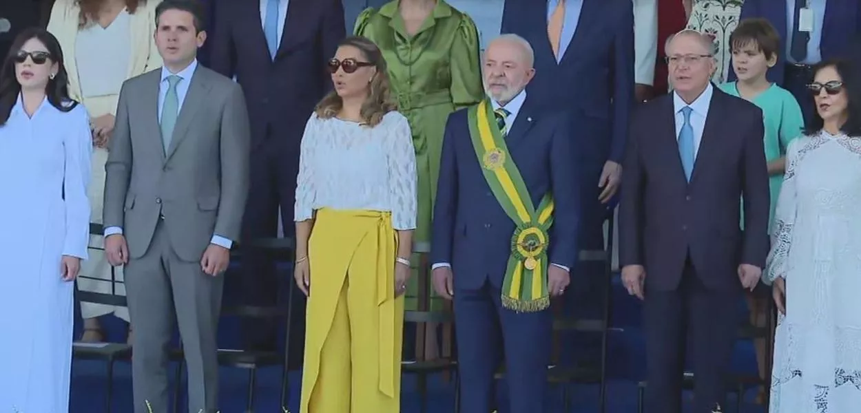 Ao lado de ministros e Hugo Motta, Lula participa do desfile de 7 de ...